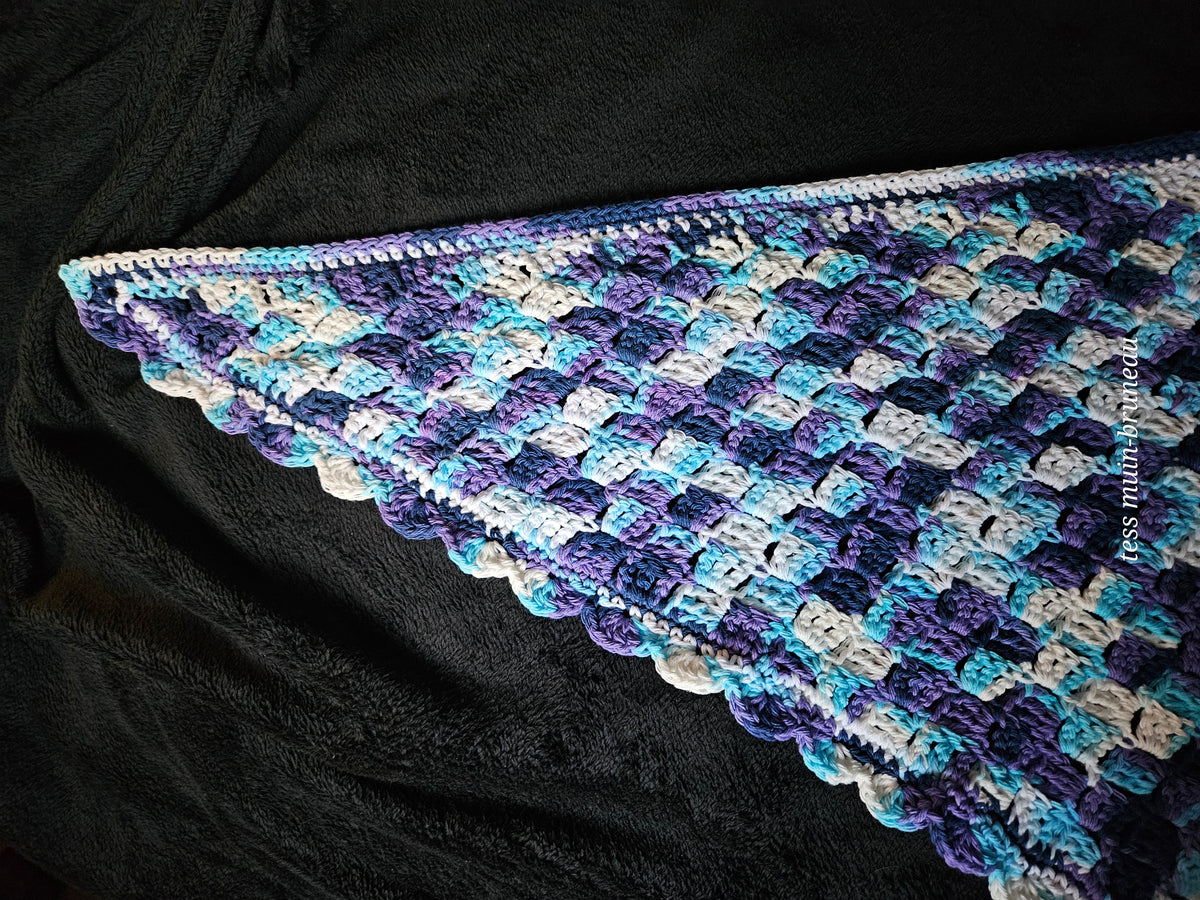 Pool Party Shawl – Witch's Chamber